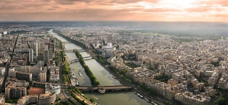 Passeio de barco pelo Rio Sena, em Paris – Como é e como reservar